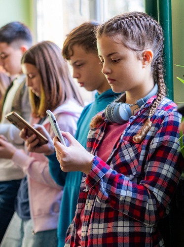 The impact of social media on children and recognizing red flags - Nextcare